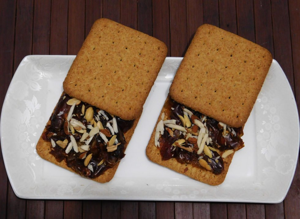 Date-Filled Sandwich Biscuits Recipe - Recipestable